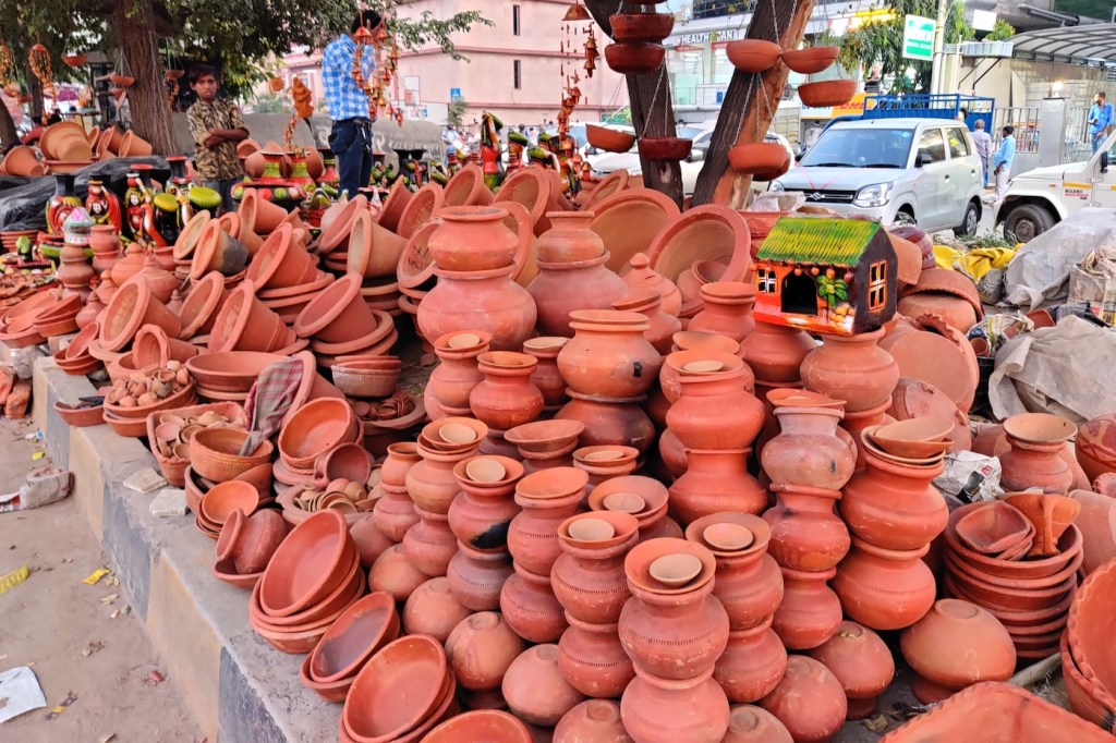 A fragile future for Chinhat pottery - PARI Education