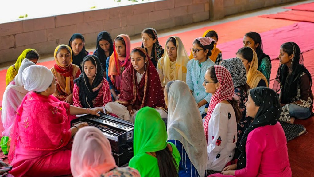 Sikh women kirtaniyas: singing for equality - PARI Education